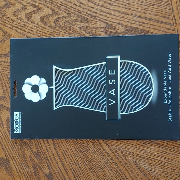 Modgy | Accents | Modgy Expandable Vase Giza | Poshmark